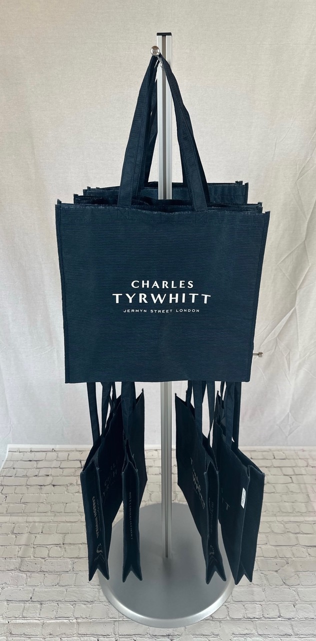VF2C: Carrier bag stands in carry cases